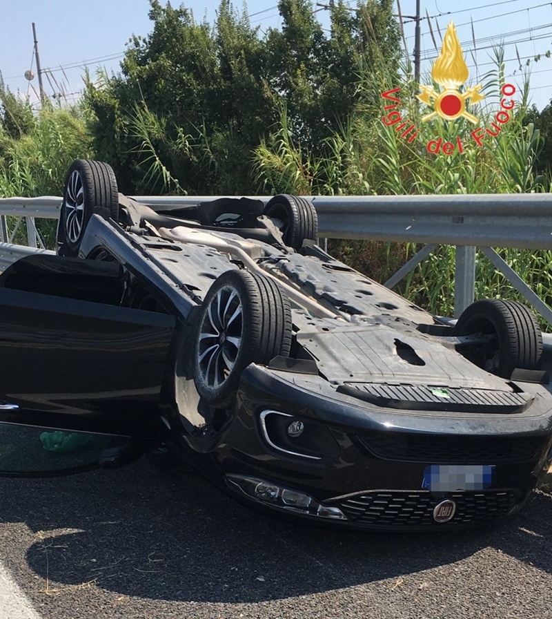 Incidente in autostrada tra Lamezia e Pizzo, intervenuto l'elisoccorso Incidente in autostrada tra Lamezia e Pizzo, intervenuto l'elisoccorso
